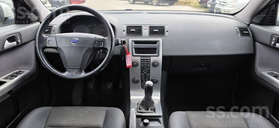 Volvo V50 2007 in Valmiera, with an engine capacity of 2.00 L and mileage of 340 thousand km for 1600 €, photo 8 on AUTOMOTO.COM.LV