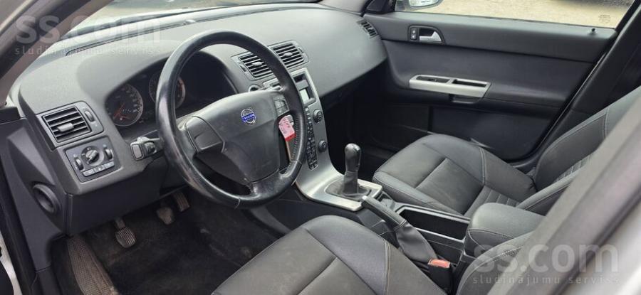 Volvo V50 2007 in Valmiera, with an engine capacity of 2.00 L and mileage of 340 thousand km for 1600 €, photo 9 on AUTOMOTO.COM.LV