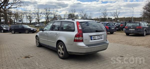 Volvo V50 2007 in Valmiera, with an engine capacity of 2.00 L and mileage of 340 thousand km for 1600 €, photo 4 on AUTOMOTO.COM.LV