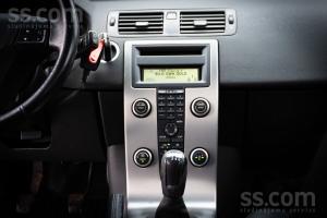 Volvo V50 2007 Rīga, ar dzinēja tilpumu 2.00 L un nobraukumu 194 tūkst. km par 3990 €, foto 8 vietnē AUTOMOTO.COM.LV