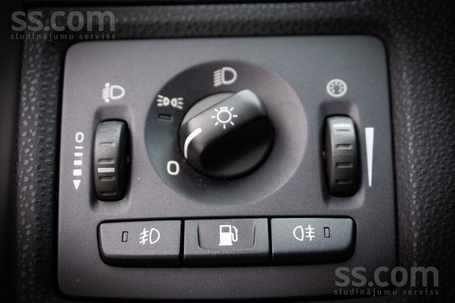 Volvo V50 2007 Rīga, ar dzinēja tilpumu 2.00 L un nobraukumu 194 tūkst. km par 3990 €, foto 12 vietnē AUTOMOTO.COM.LV