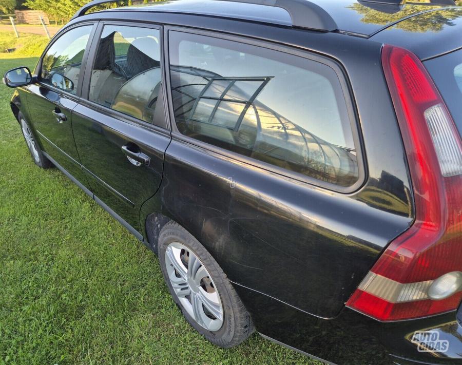 Volvo V50 2007 Viļņa, ar dzinēja tilpumu 2.00 L un nobraukumu 266 tūkst. km par 800 €, foto 15 vietnē AUTOMOTO.COM.LV