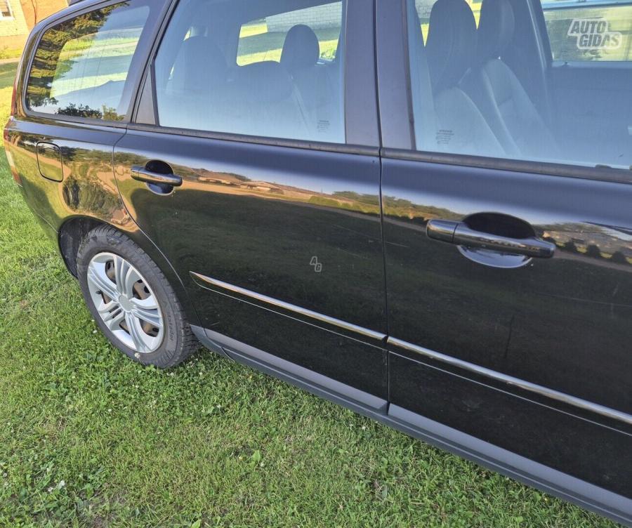 Volvo V50 2007 Viļņa, ar dzinēja tilpumu 2.00 L un nobraukumu 266 tūkst. km par 800 €, foto 17 vietnē AUTOMOTO.COM.LV