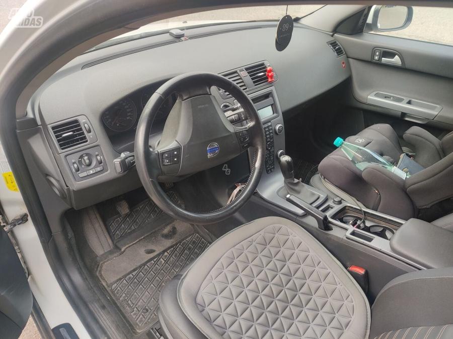 Volvo V50 2007 Šauļi, ar dzinēja tilpumu 2.00 L un nobraukumu 0 tūkst. km par 1550 €, foto 9 vietnē AUTOMOTO.COM.LV