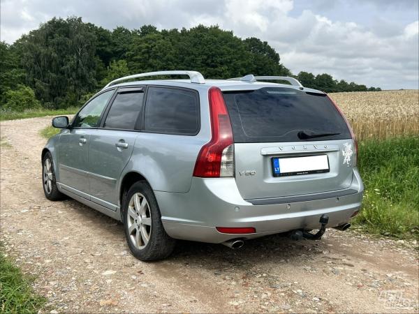 Volvo V50 2007 in Marijampole, with an engine capacity of 2.40 L and mileage of 373 thousand km for 1350 €, photo 4 on AUTOMOTO.COM.LV