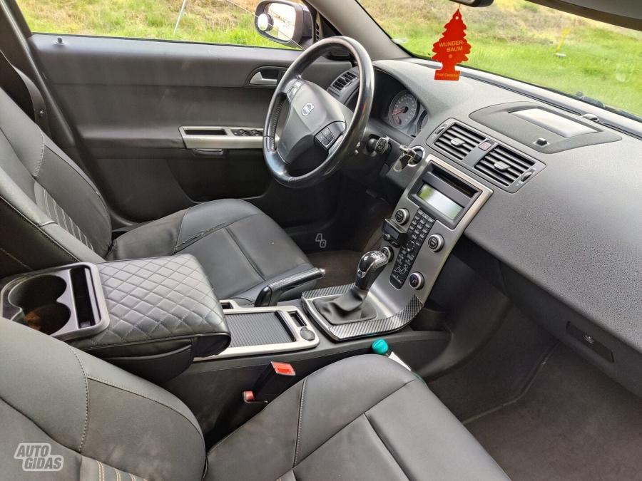 Volvo V50 2007 in Siauliai, with an engine capacity of 2.00 L and mileage of 300 thousand km for 1650 €, photo 9 on AUTOMOTO.COM.LV
