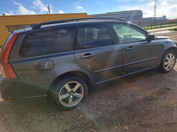Volvo V50 2007 in Radviliskis, with an engine capacity of 1.60 L and mileage of 311 thousand km for 1350 €, photo 4 on AUTOMOTO.COM.LV