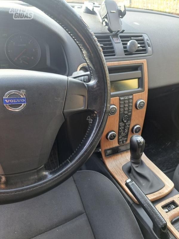 Volvo V50 2007 in Radviliskis, with an engine capacity of 1.60 L and mileage of 311 thousand km for 1350 €, photo 8 on AUTOMOTO.COM.LV