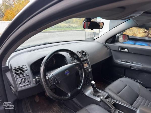 Volvo V50 2007 Šauļi vietnē Volvo V50 2007 Šauļi, ar dzinēja tilpumu 2.00 L un nobraukumu 304 tūkst. km par 1380 €, foto 10 vietnē AUTOMOTO.COM.LV