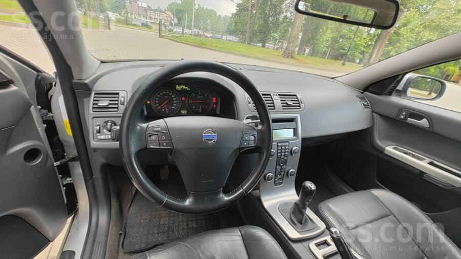 Volvo V50 2008 Rīga, ar dzinēja tilpumu 2.00 L un nobraukumu 331 tūkst. km par 2200 €, foto 5 vietnē AUTOMOTO.COM.LV