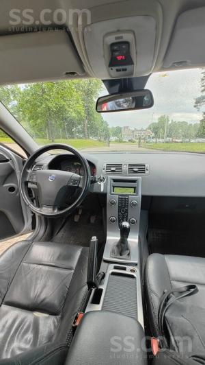 Volvo V50 2008 Rīga, ar dzinēja tilpumu 2.00 L un nobraukumu 331 tūkst. km par 2200 €, foto 10 vietnē AUTOMOTO.COM.LV