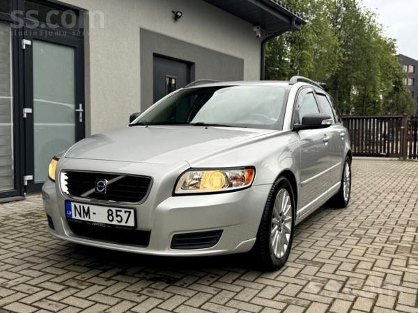 Volvo V50 2008 in Riga, with an engine capacity of 2.40 L and mileage of 356 thousand km for 2800 €, photo 1 on AUTOMOTO.COM.LV
