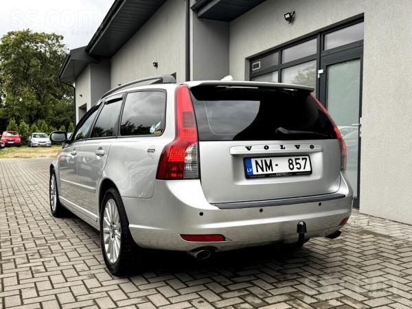 Volvo V50 2008 in Riga, with an engine capacity of 2.40 L and mileage of 356 thousand km for 2800 €, photo 4 on AUTOMOTO.COM.LV