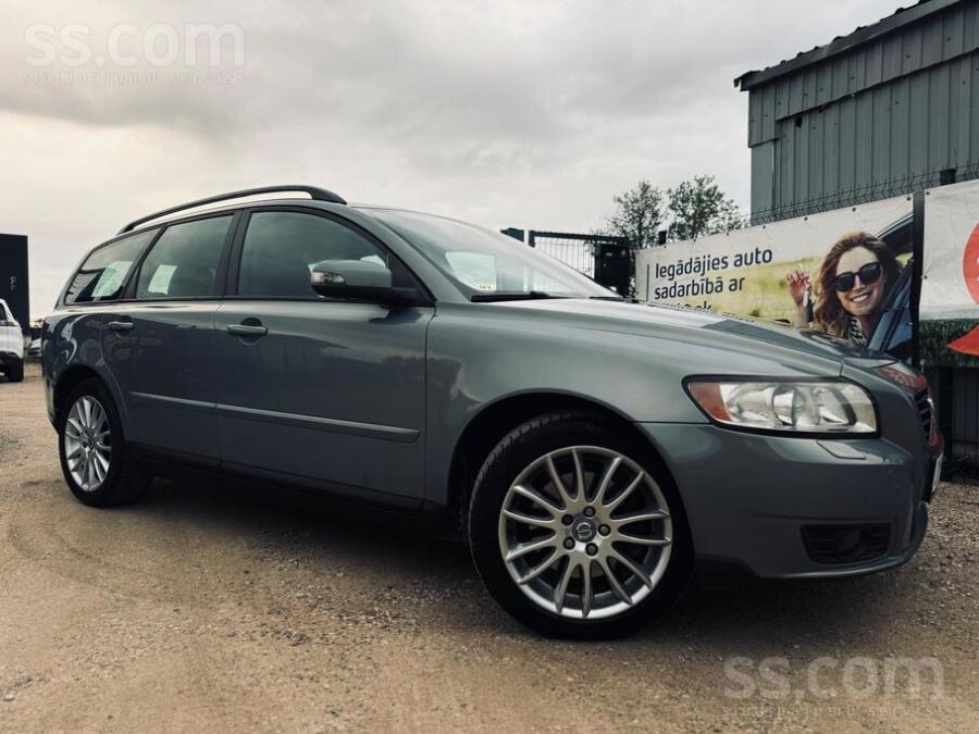 Volvo V50 2008 in Cesis, with an engine capacity of 2.00 L and mileage of 0 thousand km for 3590 €, photo 2 on AUTOMOTO.COM.LV