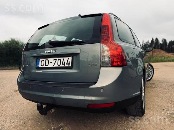 Volvo V50 2008 in Cesis, with an engine capacity of 2.00 L and mileage of 0 thousand km for 3590 €, photo 5 on AUTOMOTO.COM.LV