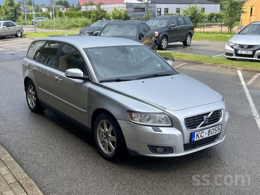 Volvo V50 2008 Rīga, ar dzinēja tilpumu 2.00 L un nobraukumu 0 tūkst. km par 1590 €, foto 4 vietnē AUTOMOTO.COM.LV
