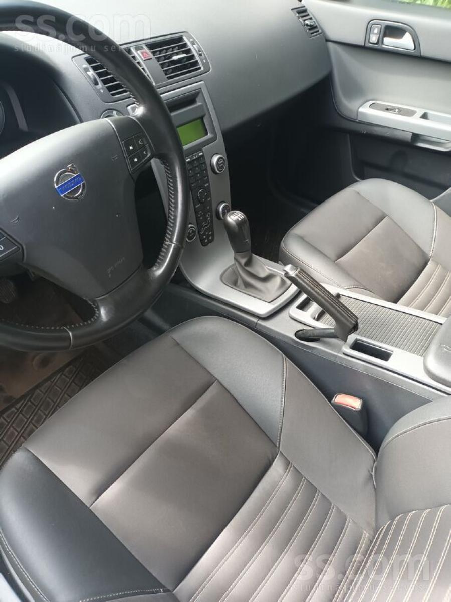 Volvo V50 2008 in Ventspils, with an engine capacity of 2.00 L and mileage of 285 thousand km for 800 €, photo 3 on AUTOMOTO.COM.LV