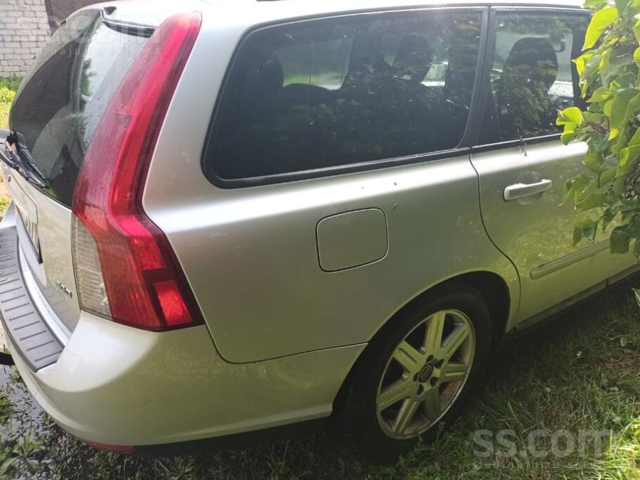 Volvo V50 2008 in Ventspils, with an engine capacity of 2.00 L and mileage of 285 thousand km for 800 €, photo 7 on AUTOMOTO.COM.LV