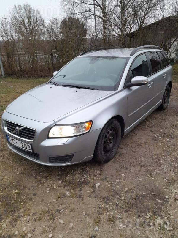 Volvo V50 2008 in Riga, with an engine capacity of 1.60 L and mileage of 250 thousand km for 2500 €, photo 1 on AUTOMOTO.COM.LV