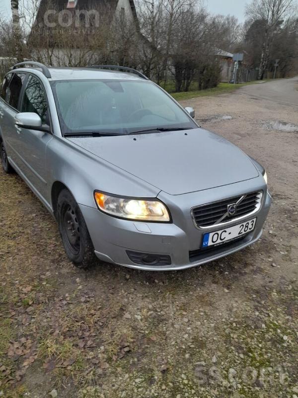 Volvo V50 2008 in Riga, with an engine capacity of 1.60 L and mileage of 250 thousand km for 2500 €, photo 2 on AUTOMOTO.COM.LV