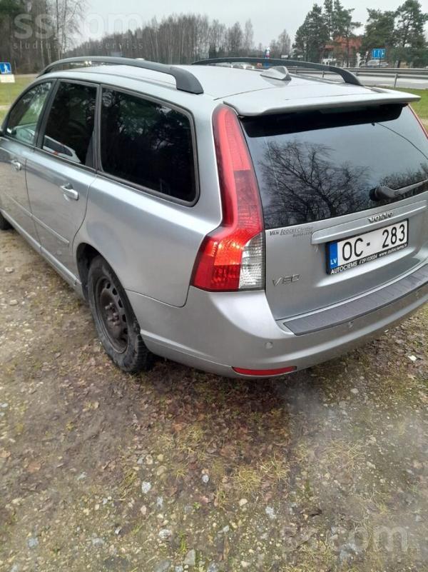 Volvo V50 2008 in Riga, with an engine capacity of 1.60 L and mileage of 250 thousand km for 2500 €, photo 4 on AUTOMOTO.COM.LV