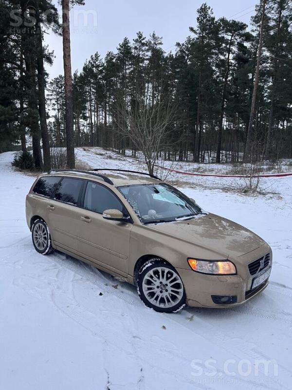 Volvo V50 2008 in Riga, with an engine capacity of 2.00 L and mileage of 311 thousand km for 2780 €, photo 2 on AUTOMOTO.COM.LV