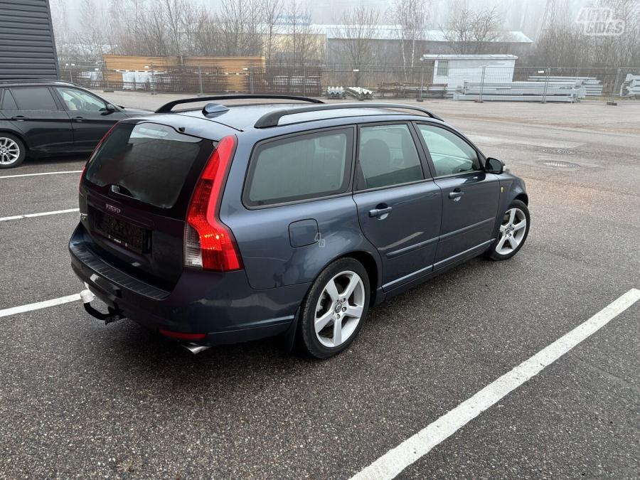 Volvo V50 2008 in Kaunas, with an engine capacity of 2.40 L and mileage of 310 thousand km for 3650 €, photo 4 on AUTOMOTO.COM.LV