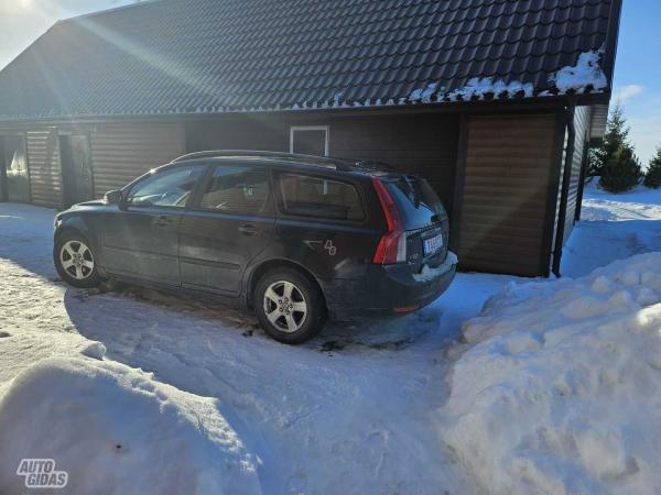 Volvo V50 2008 in Pakruojis, with an engine capacity of 1.60 L and mileage of 357 thousand km for 2600 €, photo 3 on AUTOMOTO.COM.LV