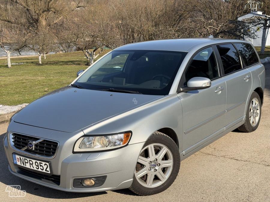 Volvo V50 2008 Alīta, ar dzinēja tilpumu 2.00 L un nobraukumu 251 tūkst. km par 2650 €, foto 1 vietnē AUTOMOTO.COM.LV