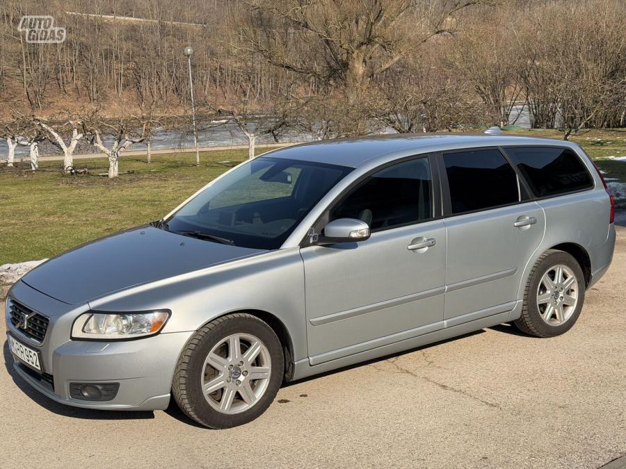 Volvo V50 2008 Alīta, ar dzinēja tilpumu 2.00 L un nobraukumu 251 tūkst. km par 2650 €, foto 4 vietnē AUTOMOTO.COM.LV