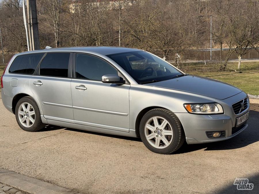 Volvo V50 2008 Alīta, ar dzinēja tilpumu 2.00 L un nobraukumu 251 tūkst. km par 2650 €, foto 13 vietnē AUTOMOTO.COM.LV