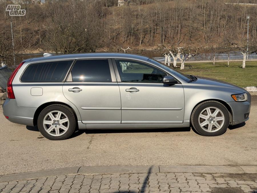 Volvo V50 2008 Alīta, ar dzinēja tilpumu 2.00 L un nobraukumu 251 tūkst. km par 2650 €, foto 14 vietnē AUTOMOTO.COM.LV