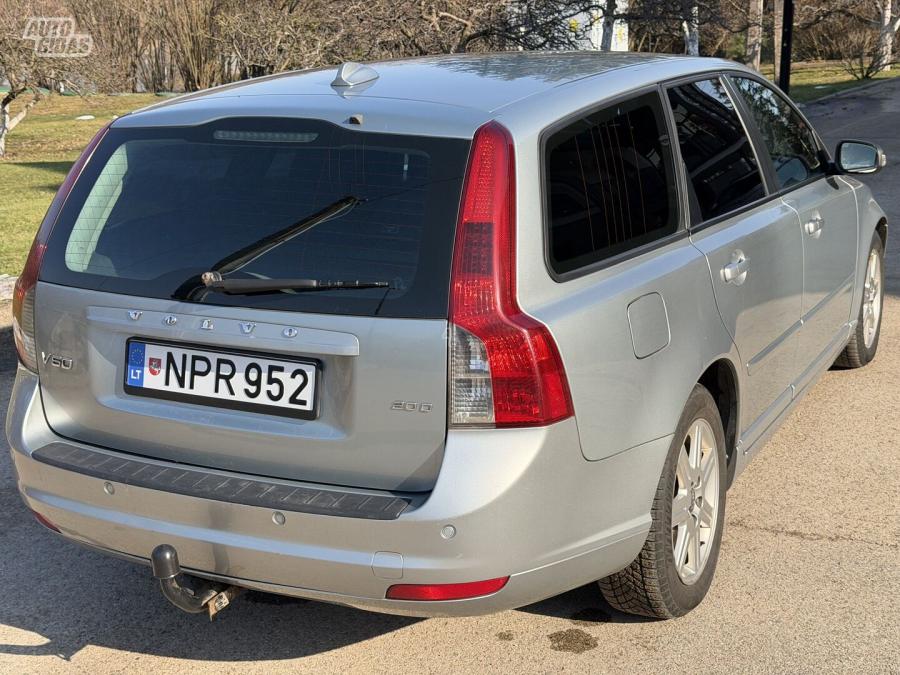 Volvo V50 2008 Alīta, ar dzinēja tilpumu 2.00 L un nobraukumu 251 tūkst. km par 2650 €, foto 16 vietnē AUTOMOTO.COM.LV