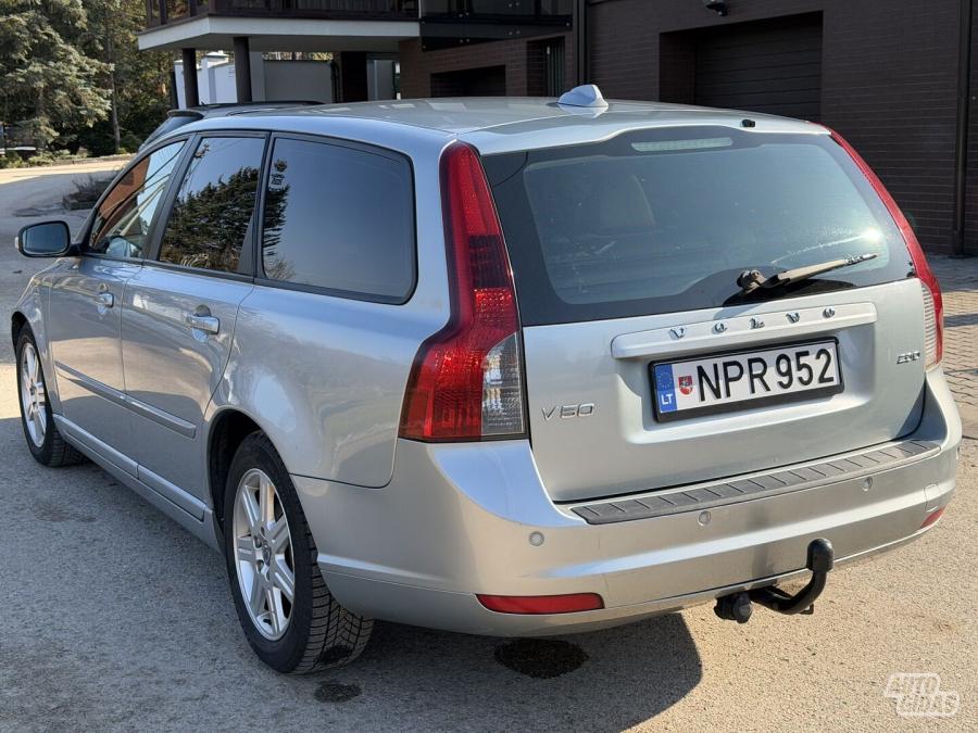 Volvo V50 2008 Alīta, ar dzinēja tilpumu 2.00 L un nobraukumu 251 tūkst. km par 2650 €, foto 18 vietnē AUTOMOTO.COM.LV