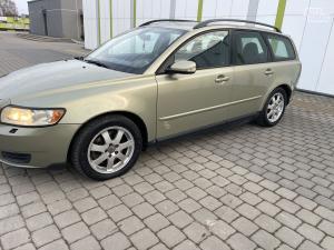 Volvo V50 2008 in Vilnius, with an engine capacity of 2.00 L and mileage of 350 thousand km for 1700 €, photo 6 on AUTOMOTO.COM.LV