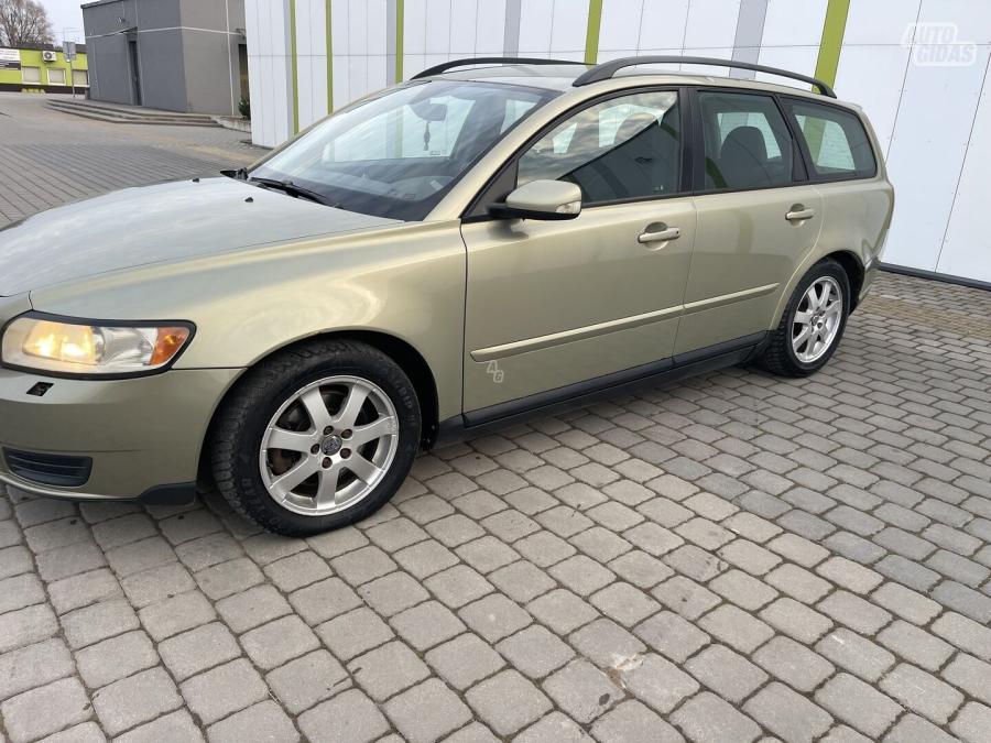 Volvo V50 2008 in Vilnius, with an engine capacity of 2.00 L and mileage of 350 thousand km for 1700 €, photo 6 on AUTOMOTO.COM.LV