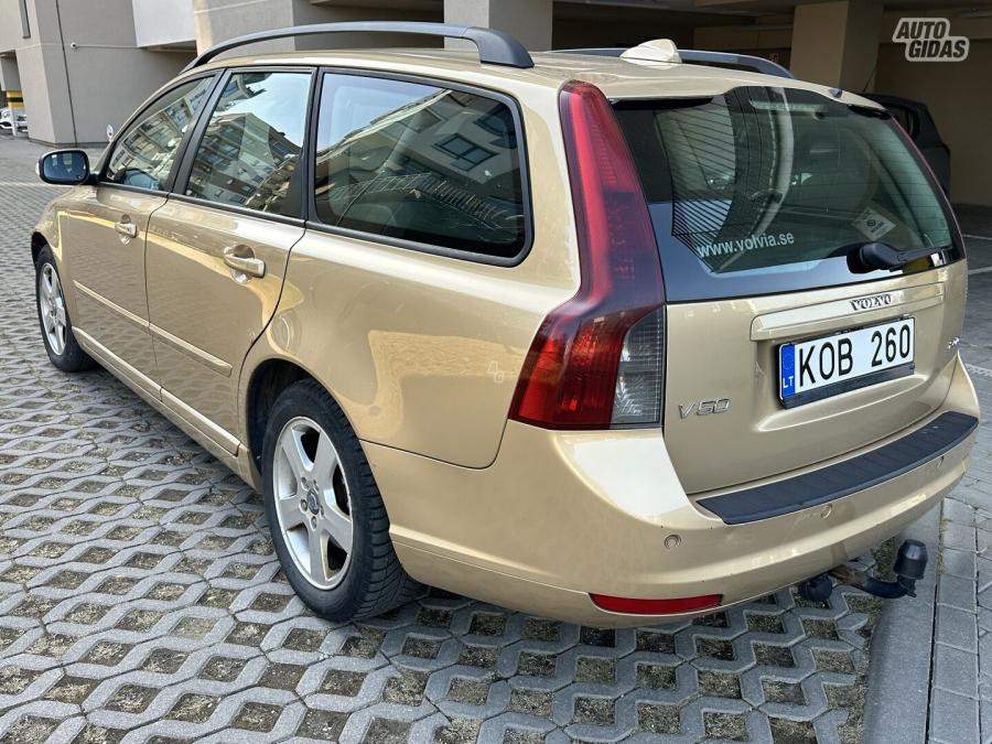 Volvo V50 2008 in Vilnius, with an engine capacity of 2.00 L and mileage of 320 thousand km for 1490 €, photo 4 on AUTOMOTO.COM.LV