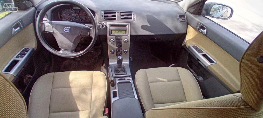 Вольво В50 2008 в Клайпеда, объемом двигателя 1.60 л и пробегом 312 тыс. км за 1550 €, фото 9 на AUTOMOTO.COM.LV