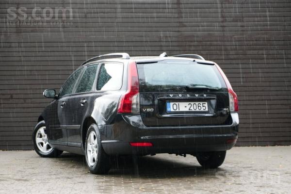 Вольво В50 2008 в Рига, объемом двигателя 1.60 л и пробегом 287 тыс. км за 3990 €, фото 4 на AUTOMOTO.COM.LV