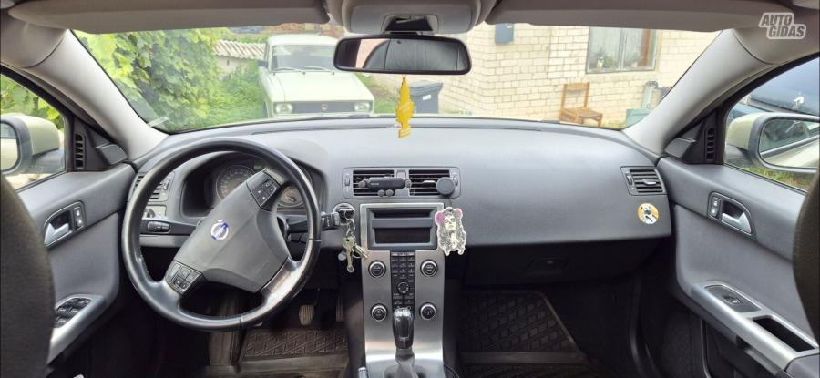 Volvo V50 2008 in Vilnius, with an engine capacity of 2.00 L and mileage of 360 thousand km for 2900 €, photo 15 on AUTOMOTO.COM.LV