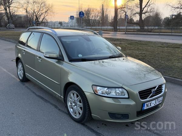 Вольво В50 2008 в Лиепая, объемом двигателя 2.40 л и пробегом 308 тыс. км за 2900 €, фото 2 на AUTOMOTO.COM.LV