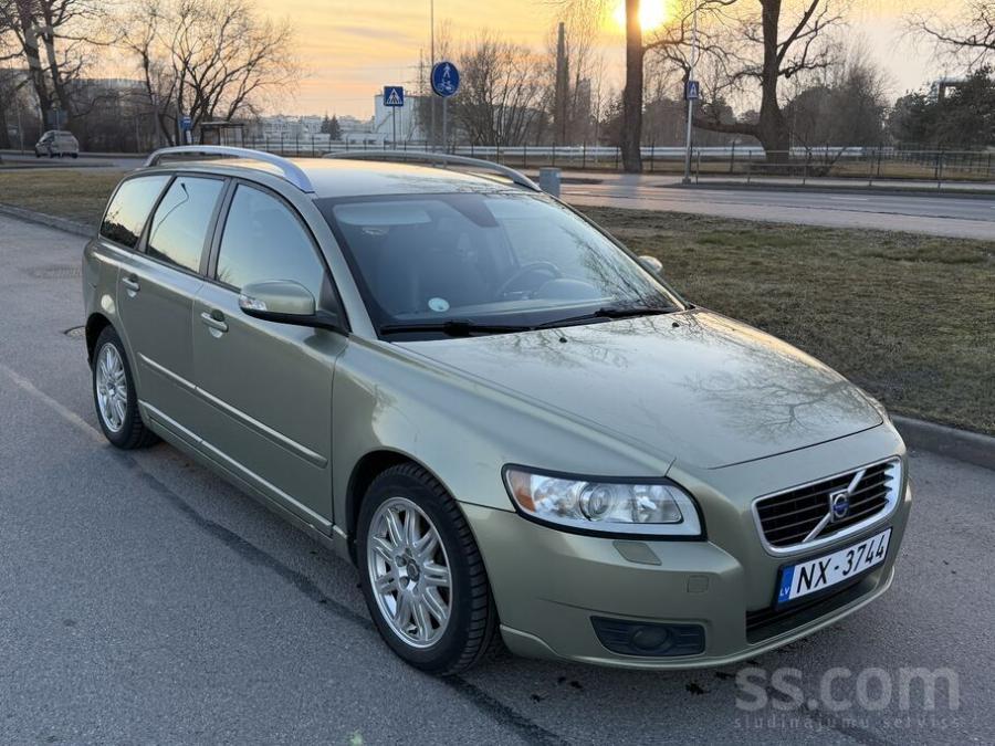 Volvo V50 2008 Liepāja, ar dzinēja tilpumu 2.40 L un nobraukumu 308 tūkst. km par 2900 €, foto 3 vietnē AUTOMOTO.COM.LV
