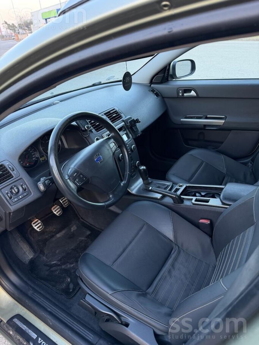 Volvo V50 2008 Liepāja, ar dzinēja tilpumu 2.40 L un nobraukumu 308 tūkst. km par 2900 €, foto 6 vietnē AUTOMOTO.COM.LV