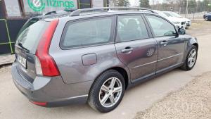Volvo V50 2008 Rīga, ar dzinēja tilpumu 2.00 L un nobraukumu 372 tūkst. km par 2990 €, foto 3 vietnē AUTOMOTO.COM.LV