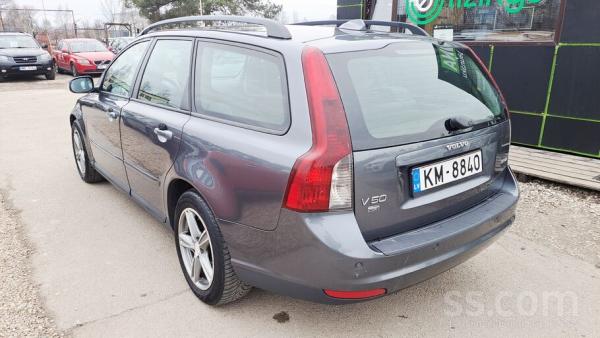 Вольво В50 2008 в Рига, объемом двигателя 2.00 л и пробегом 372 тыс. км за 2990 €, фото 4 на AUTOMOTO.COM.LV