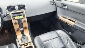 Volvo V50 2008 Rīga, ar dzinēja tilpumu 2.00 L un nobraukumu 372 tūkst. km par 2990 €, foto 8 vietnē AUTOMOTO.COM.LV
