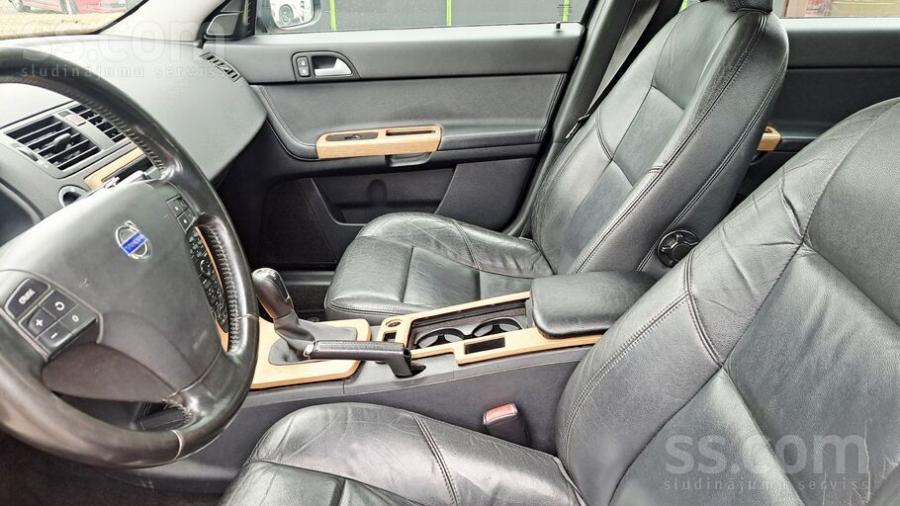 Volvo V50 2008 Rīga, ar dzinēja tilpumu 2.00 L un nobraukumu 372 tūkst. km par 2990 €, foto 14 vietnē AUTOMOTO.COM.LV