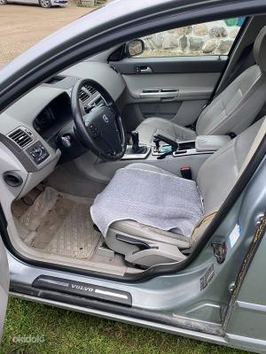 Volvo V50 2008 in Tartu, with an engine capacity of 1.60 L and mileage of 407 thousand km for 1250 €, photo 13 on AUTOMOTO.COM.LV