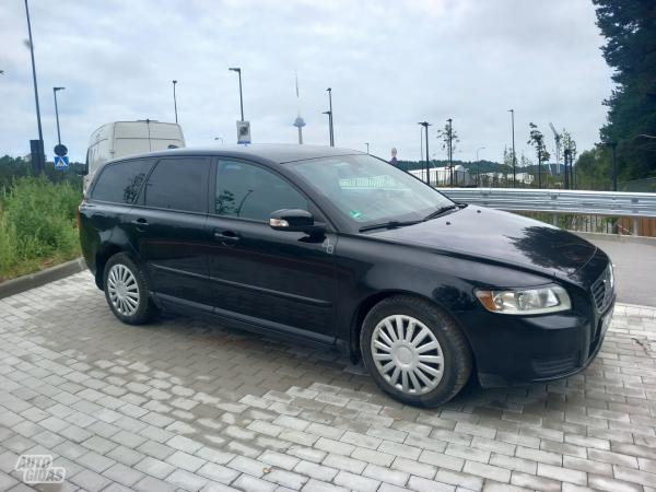 Volvo V50 2008 in Vilnius, with an engine capacity of 2.00 L and mileage of 246 thousand km for 2800 €, photo 2 on AUTOMOTO.COM.LV
