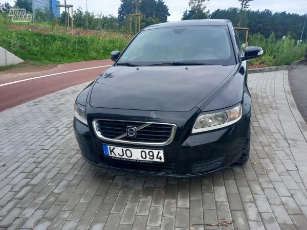 Volvo V50 2008 in Vilnius, with an engine capacity of 2.00 L and mileage of 246 thousand km for 2800 €, photo 3 on AUTOMOTO.COM.LV